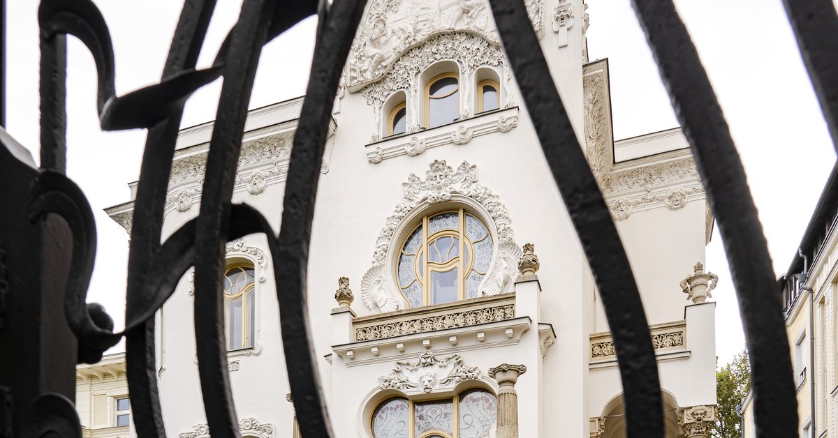 hely.hu | Lenyűgöző szecessziós villa ad otthont Budapest legnagyobb ...